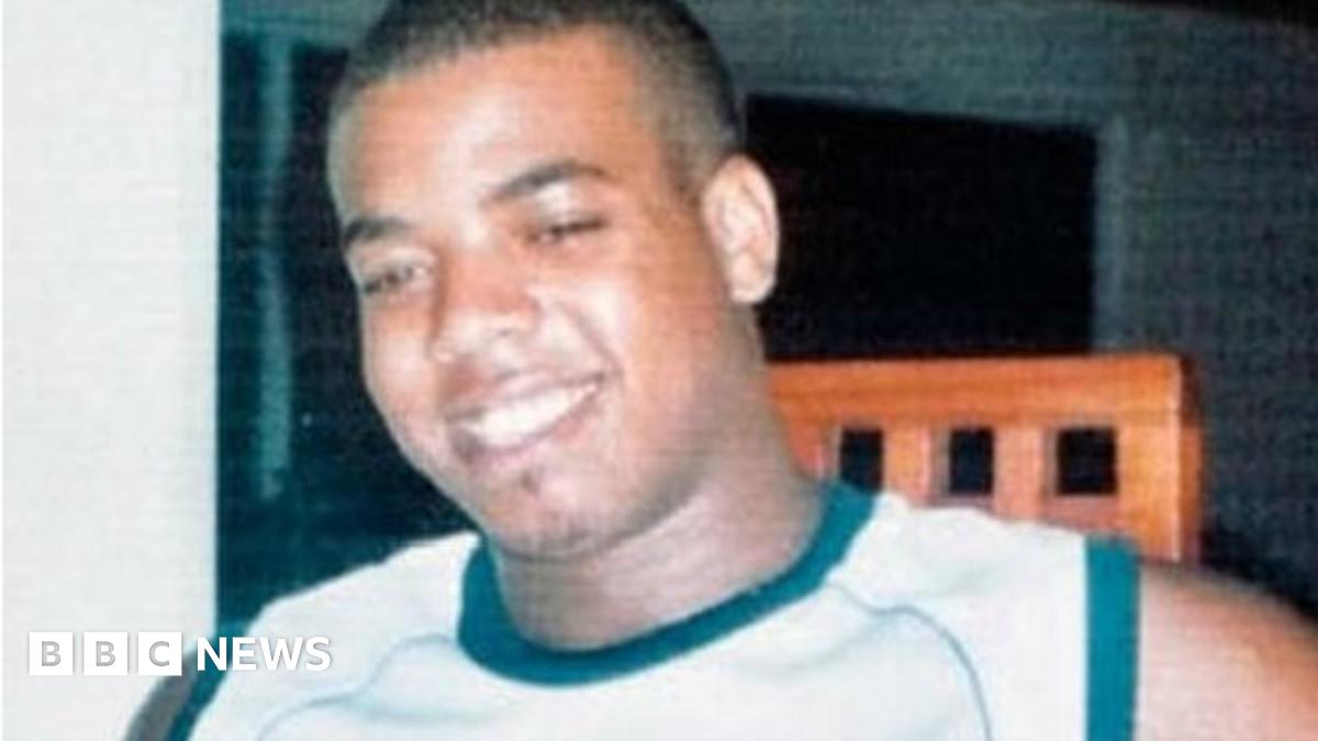 Met Police officer Anthony Long cleared of Azelle Rodney murder - BBC News