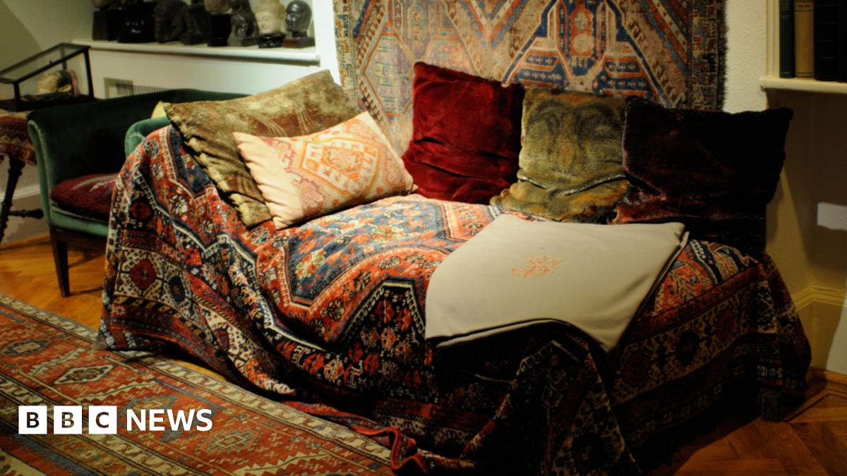 How this couch changed everything - BBC News