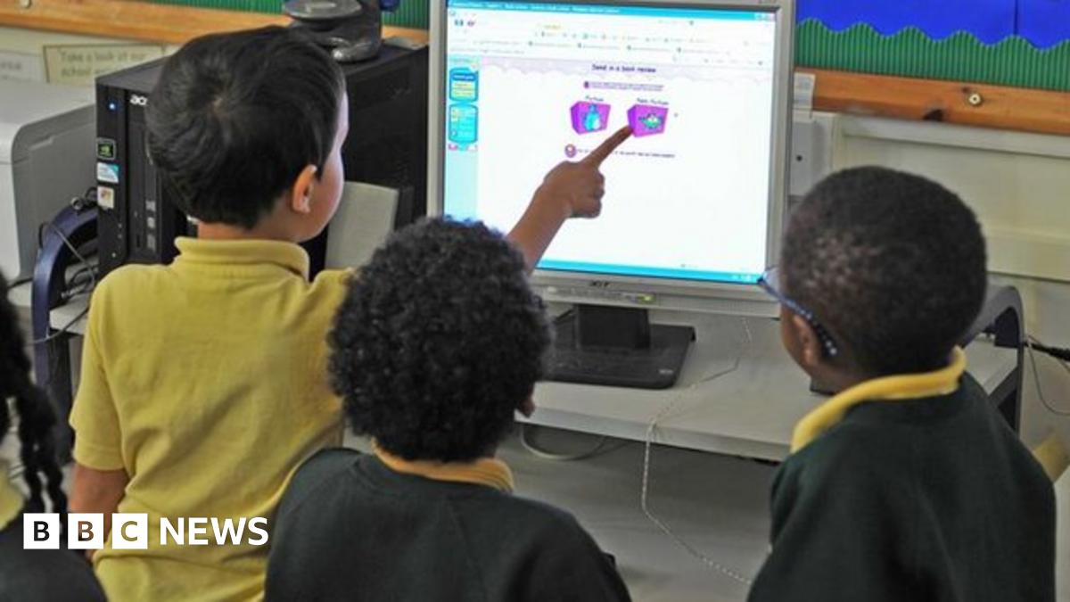 Primary school pupil numbers soaring - BBC News