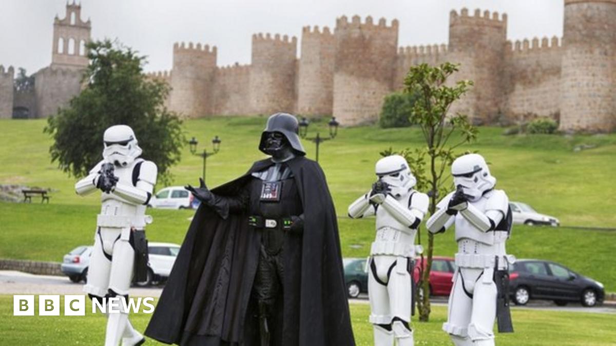 Caption Challenge: Castle garrison - BBC News