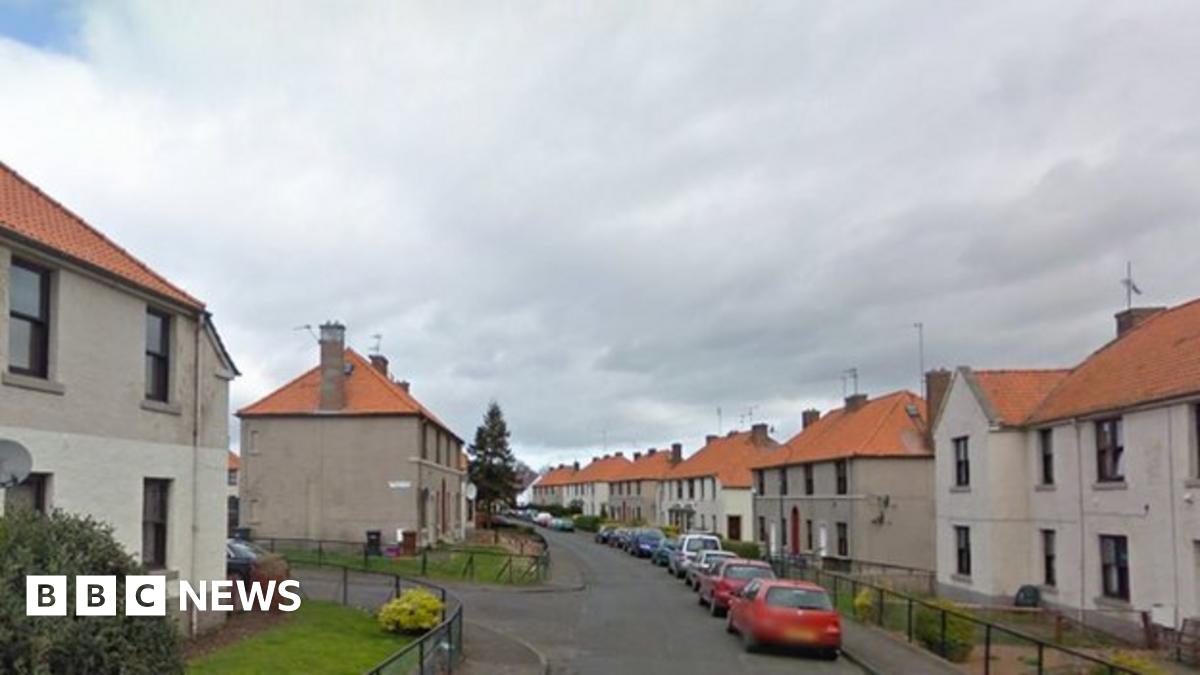 Police investigate suspicious fire in Dalkeith - BBC News