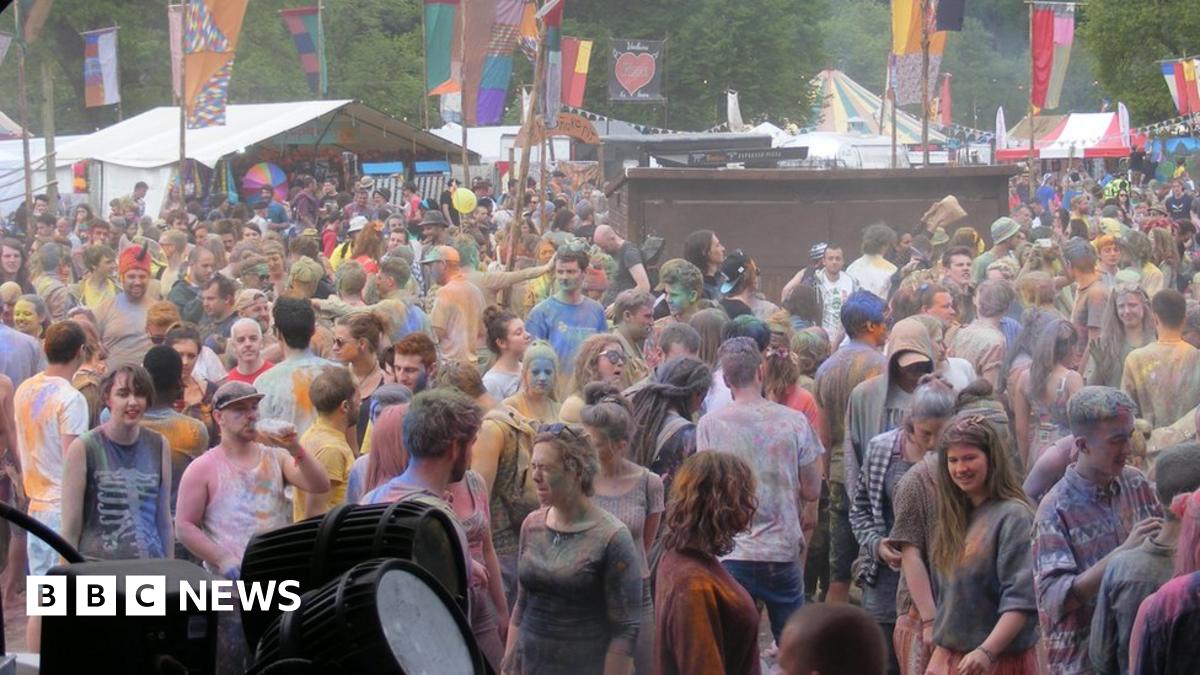 In pictures: Eden Festival on the Raehills Estate - BBC News