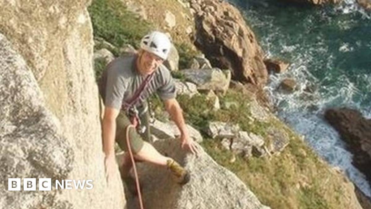 Climber Craig Harwood died on storm-damaged cliffs near Bude - BBC News