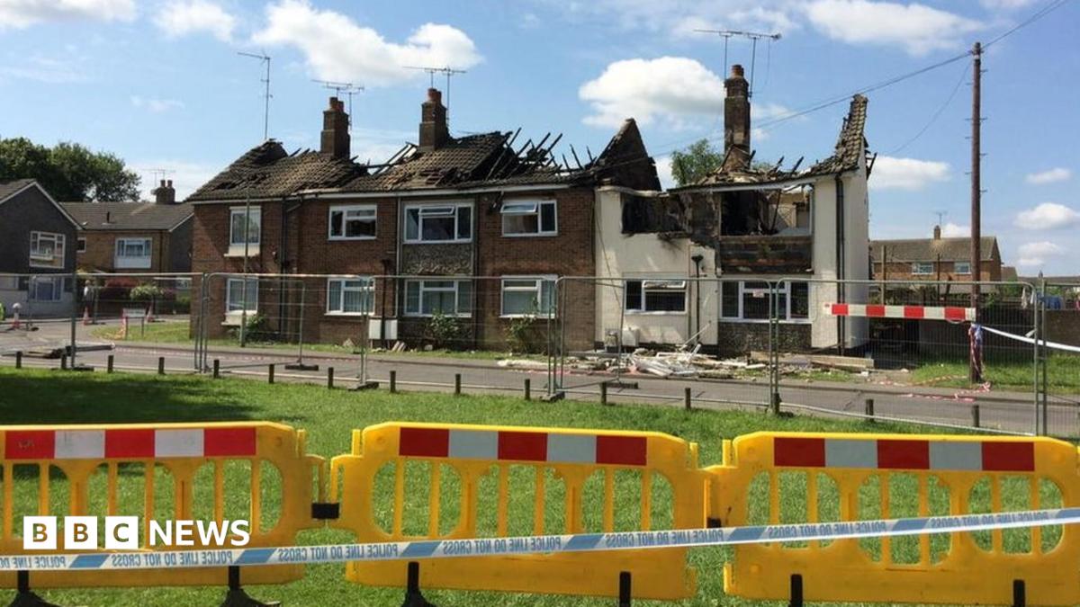 'Cannabis factory' found after Ashford homes blast - BBC News
