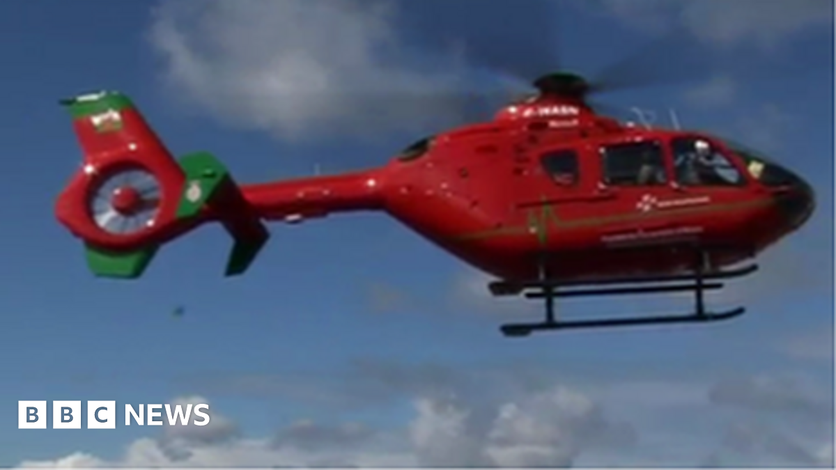 A472 reopens after four-car crash near Pontypool - BBC News