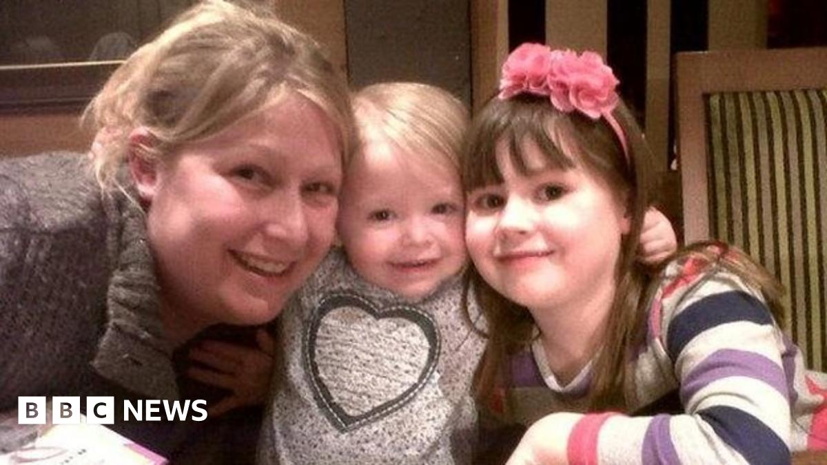 Mum's copper coins refused by First Bus - BBC News