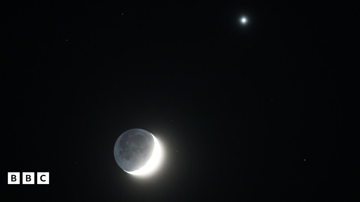 Venus spotted next to crescent moon in spectacular display BBC Newsround