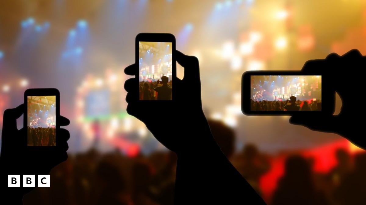 Mobile phones: Should fans be banned from using them at music concerts ...