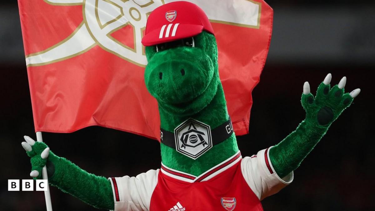 Arsenal's Gunnersaurus mascot is back! - BBC Newsround