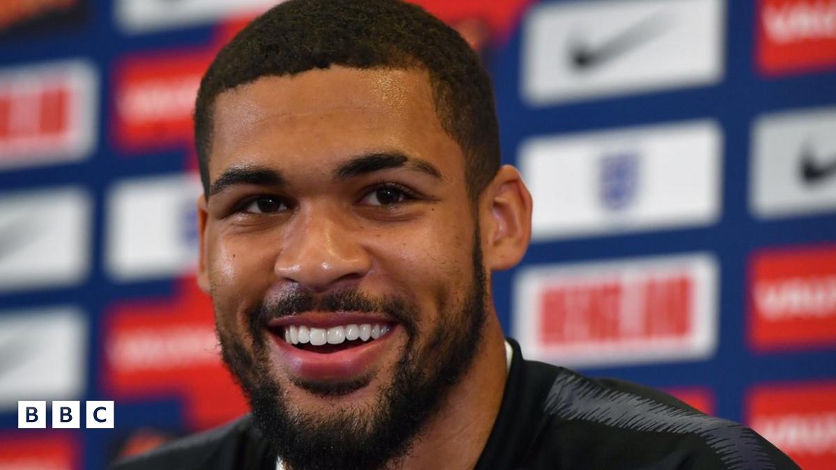 Ruben Loftus-Cheek denies being gay on Twitter - BBC Newsround