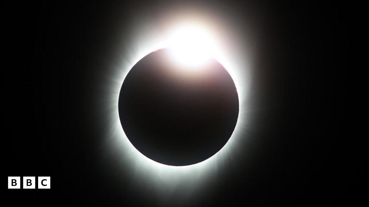 Solar eclipse: Nasa will launch three rockets during darkness - BBC ...