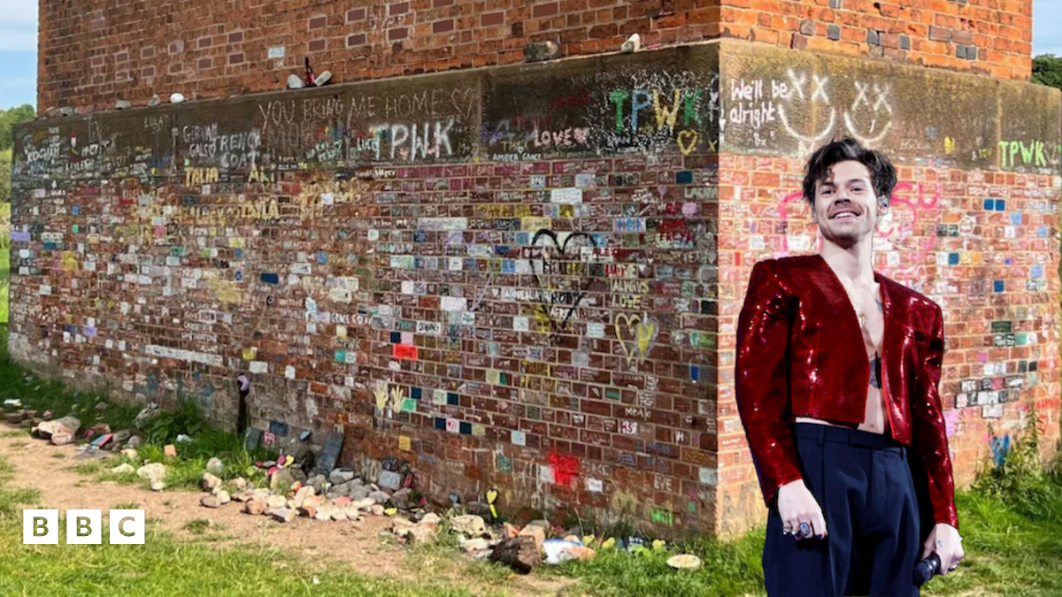 Harry Styles bridge: Why fans have a new place to leave messages - BBC ...