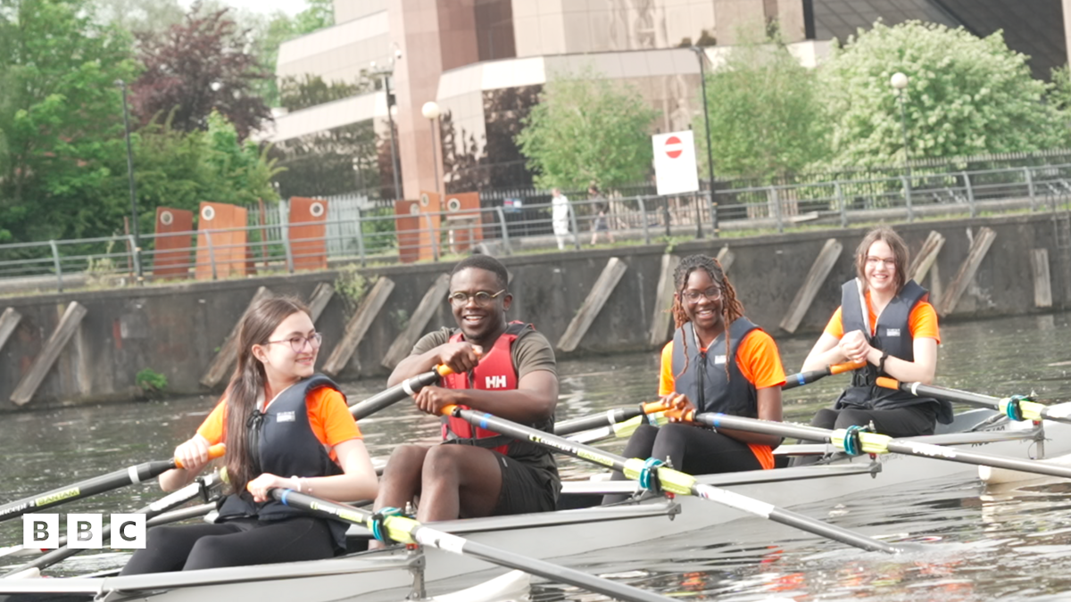 Olympics 2024: What is rowing? - BBC Newsround