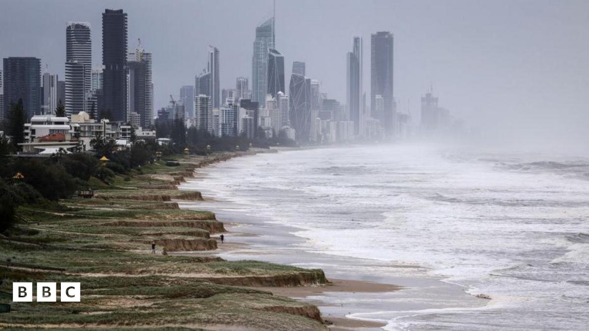 Cyclone Alfred: Australia's east coast prepares for rare cyclone - BBC ...