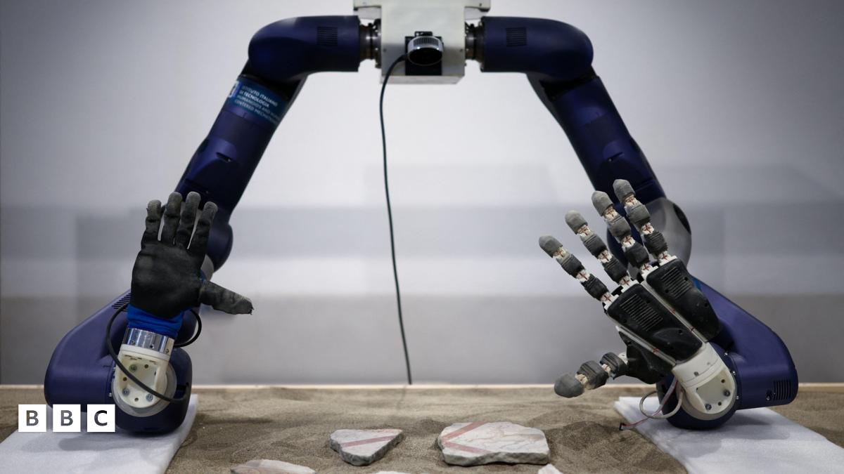 Pompeii robot helps to piece together treasures from the past - BBC ...