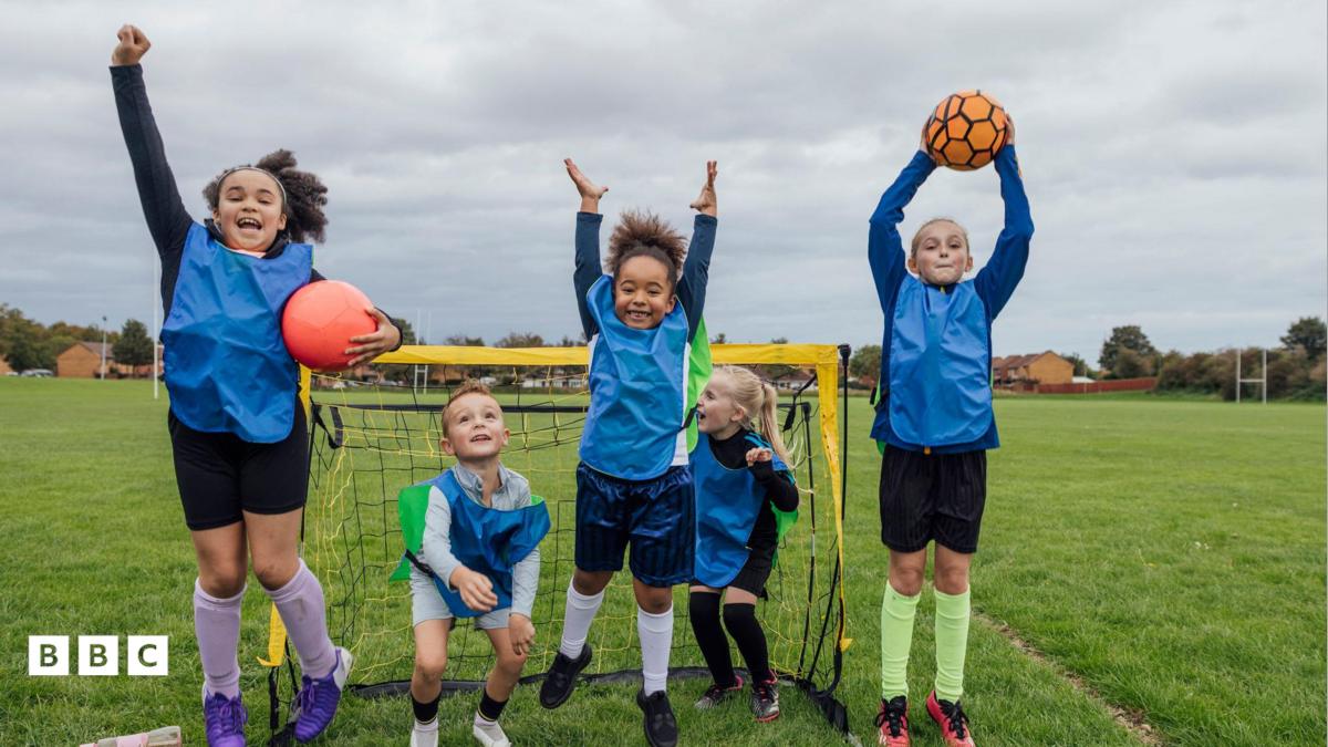 New FA rule to ban headers in youth football games - BBC Newsround