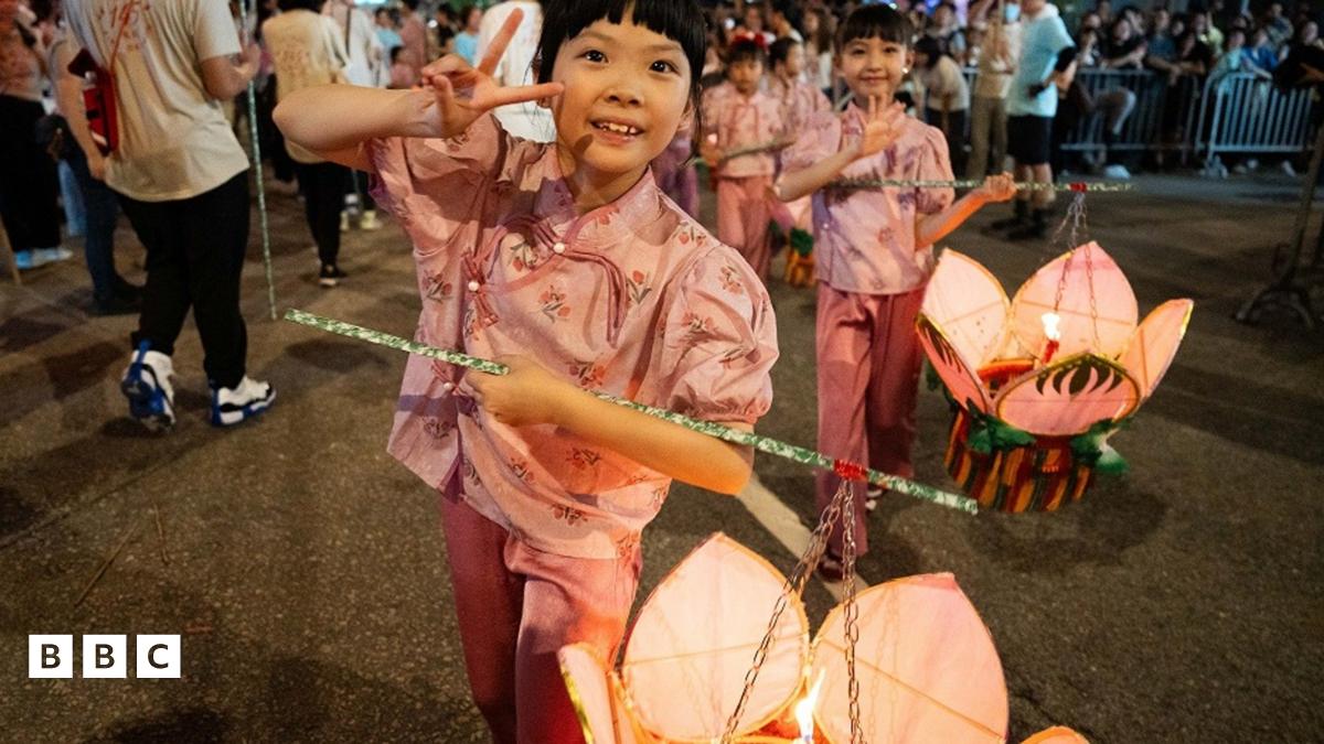 Mid-Autumn Festival: What is it and how is it celebrated? - BBC Newsround