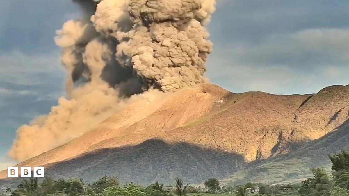 Mount Kanlaon in Philippines erupts with huge ash cloud - BBC Newsround