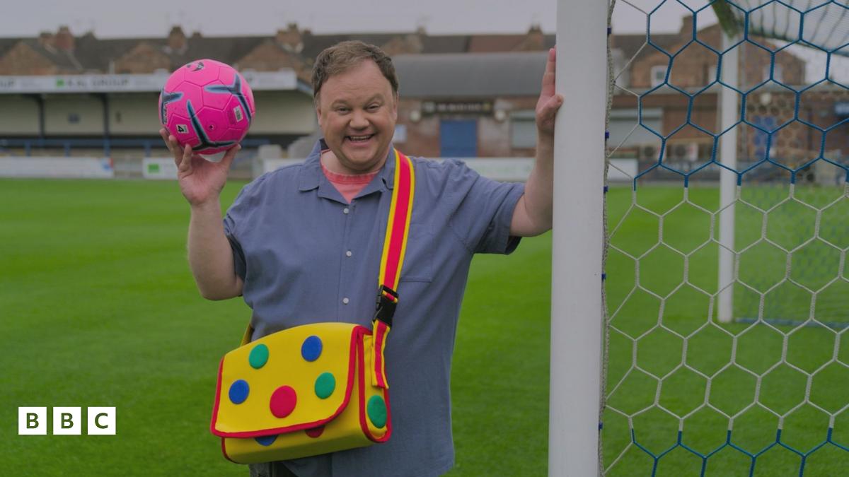 Justin Fletcher welcomes new friends to Something Special - BBC Newsround