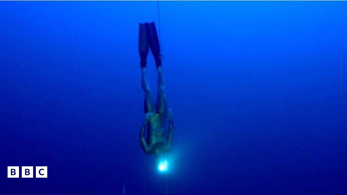 New record set for the deepest-ever freedive in history - BBC Newsround