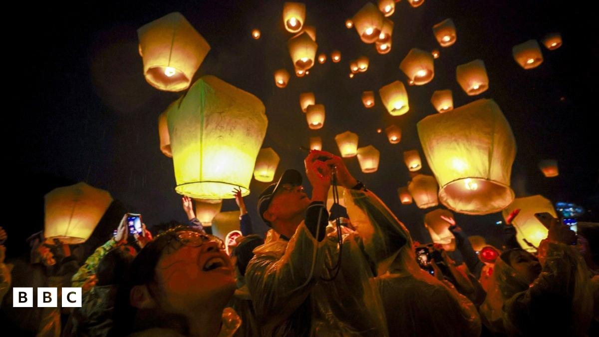 Lunar New Year: How did people celebrate the Lantern Festival? - BBC ...