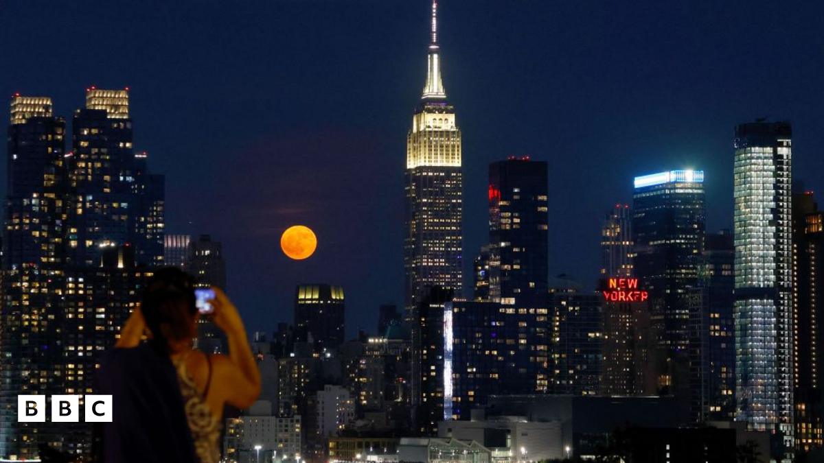 Strawberry Moon: Full Moon rises at famous sites over the world - BBC ...