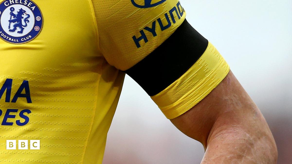 Footballers' black armbands: Why do players wear them? - BBC Newsround