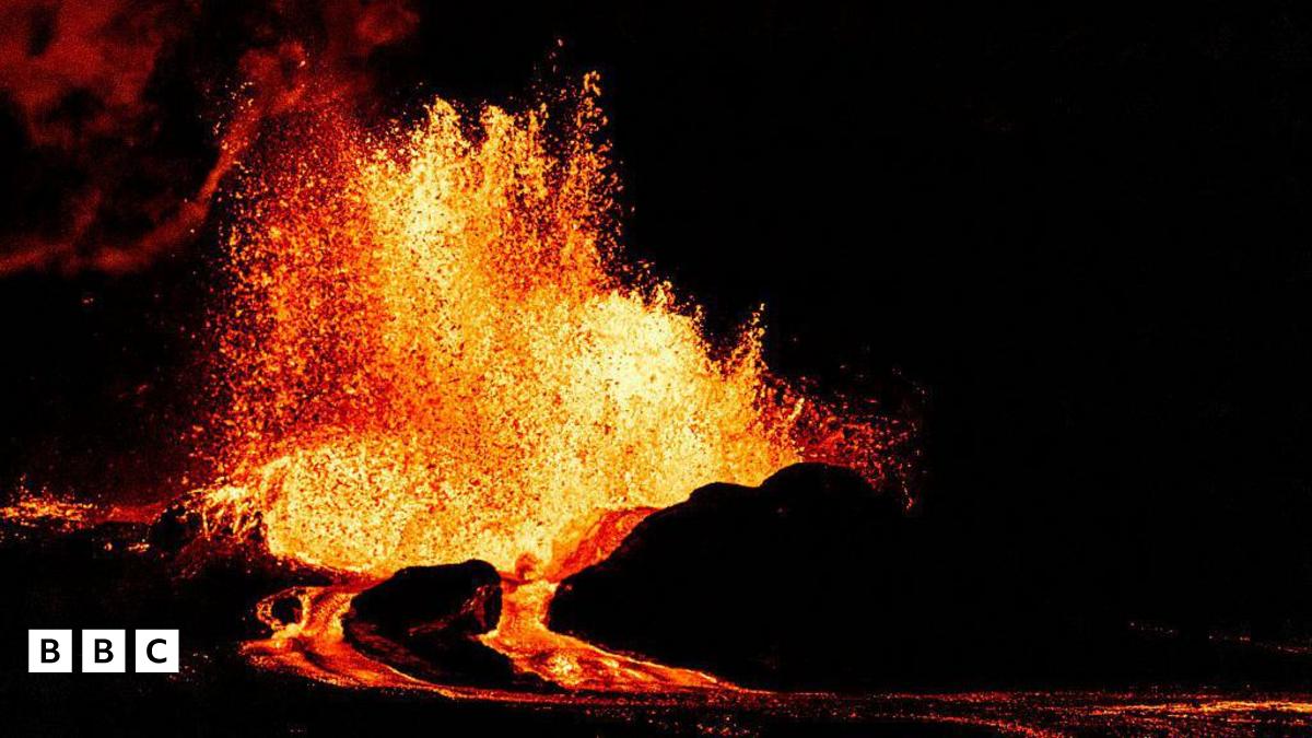 Kilauea spews lava as Hawaii volcano erupts again - BBC Newsround