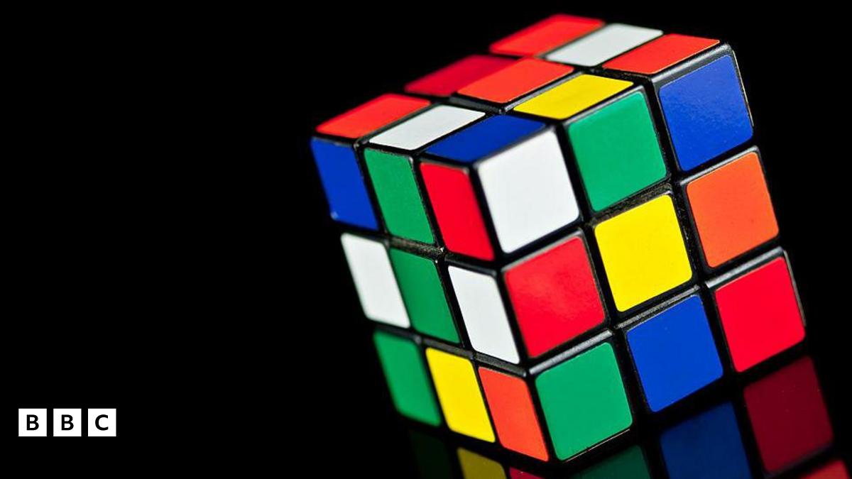 Robot breaks Rubik's cube world record - BBC Newsround