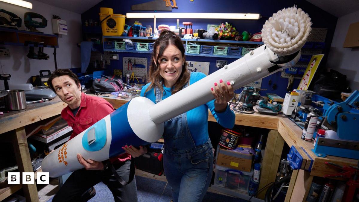 Guinness World Records: Giant electric toothbrush is biggest - BBC ...