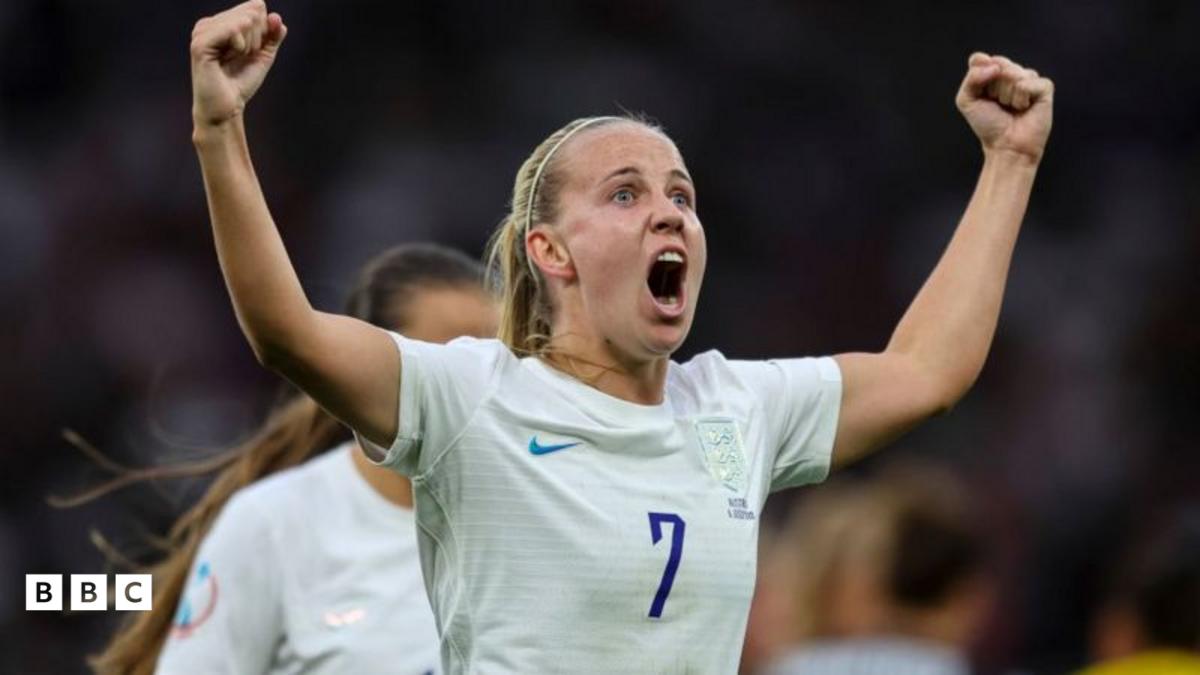 England's lioness named BBC Footballer of the Year 2022 - BBC Newsround