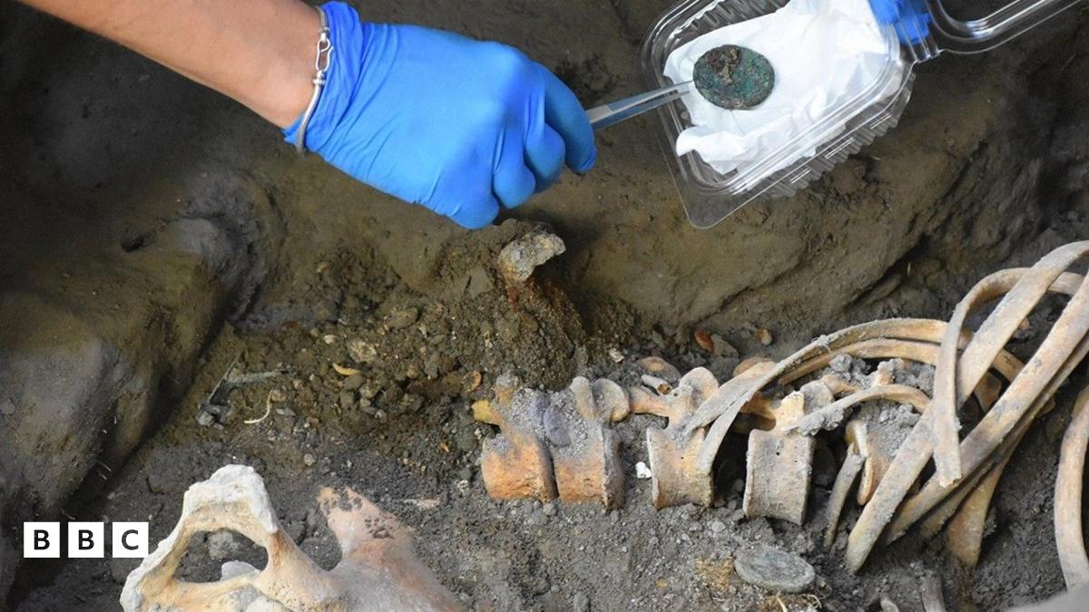 Archaeologists make big discovery in ancient city of Pompeii - BBC ...