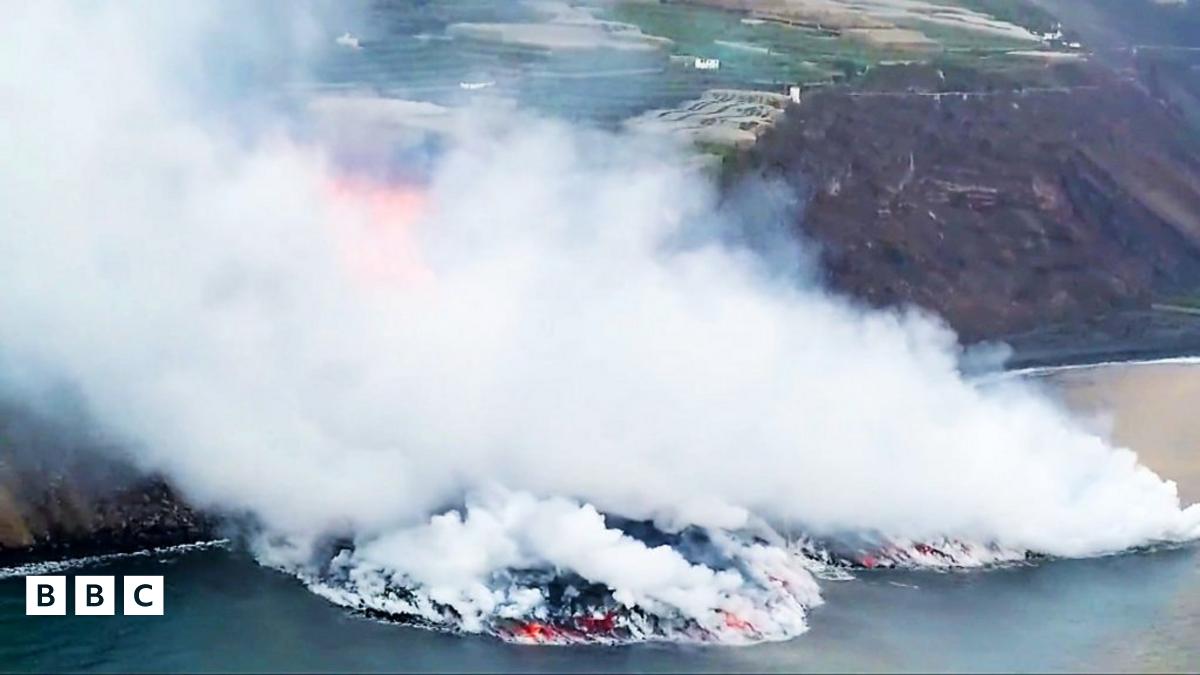 La Palma volcano: Lava reaches the ocean - BBC Newsround