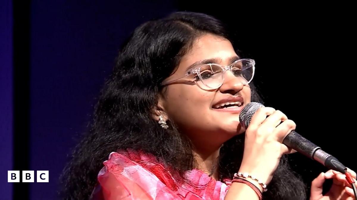 Indian teenager sets record singing in 140 languages - BBC Newsround