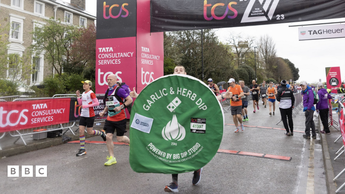 London Marathon: Winners and wacky costumes at this year's race - BBC ...