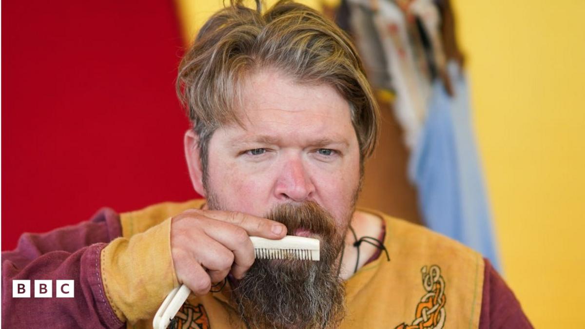 UK Viking Archaeology: Rare combs and other finds in Ipswich collection ...