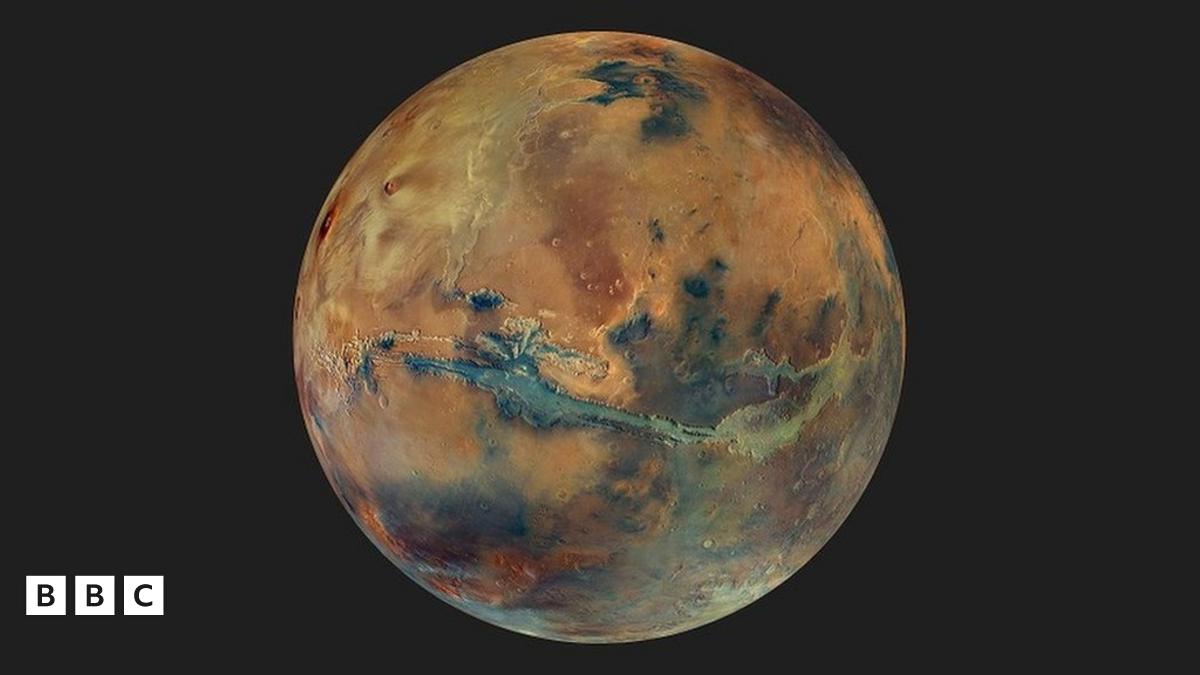 Mars: New mosaic shows Mars as you've never seen it before - BBC Newsround