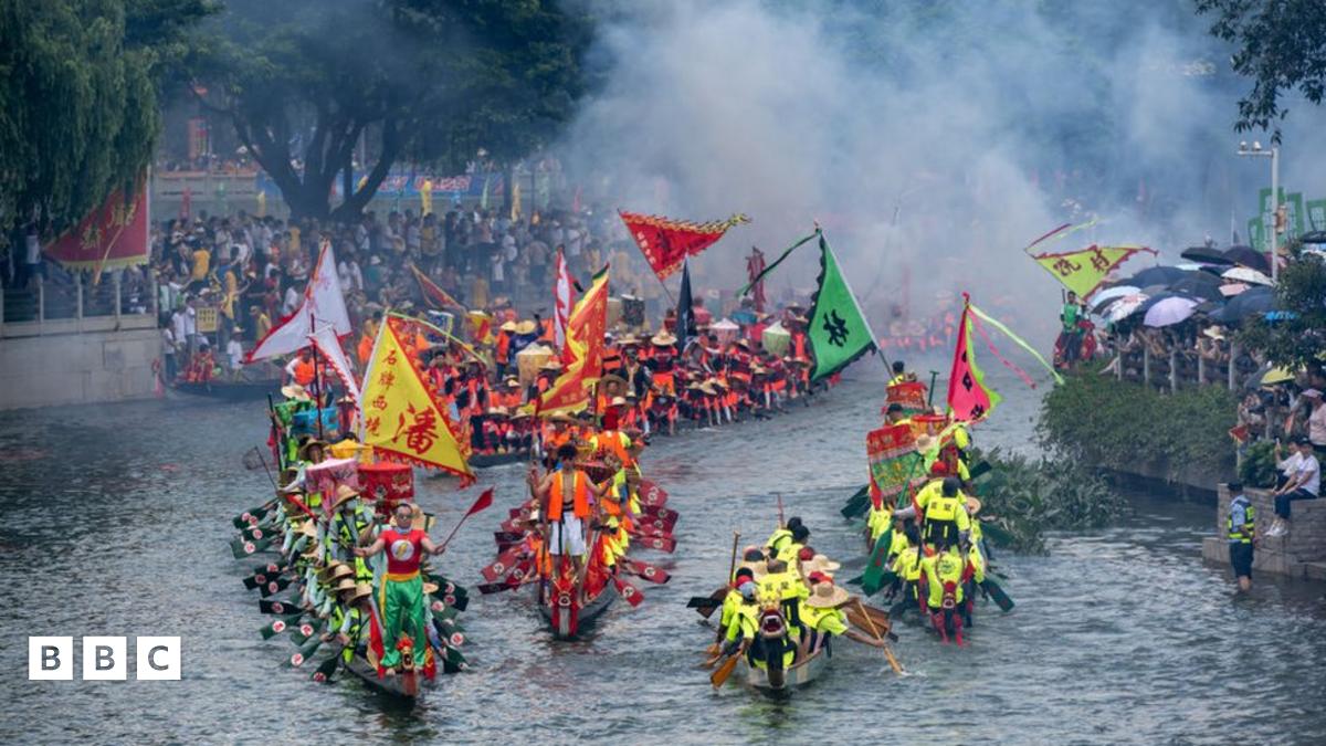China's Dragon Boat Festival celebrations in pictures - BBC Newsround
