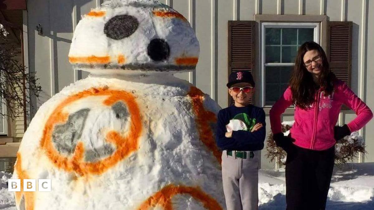 Star Wars fans build giant BB-8 snowman - BBC Newsround