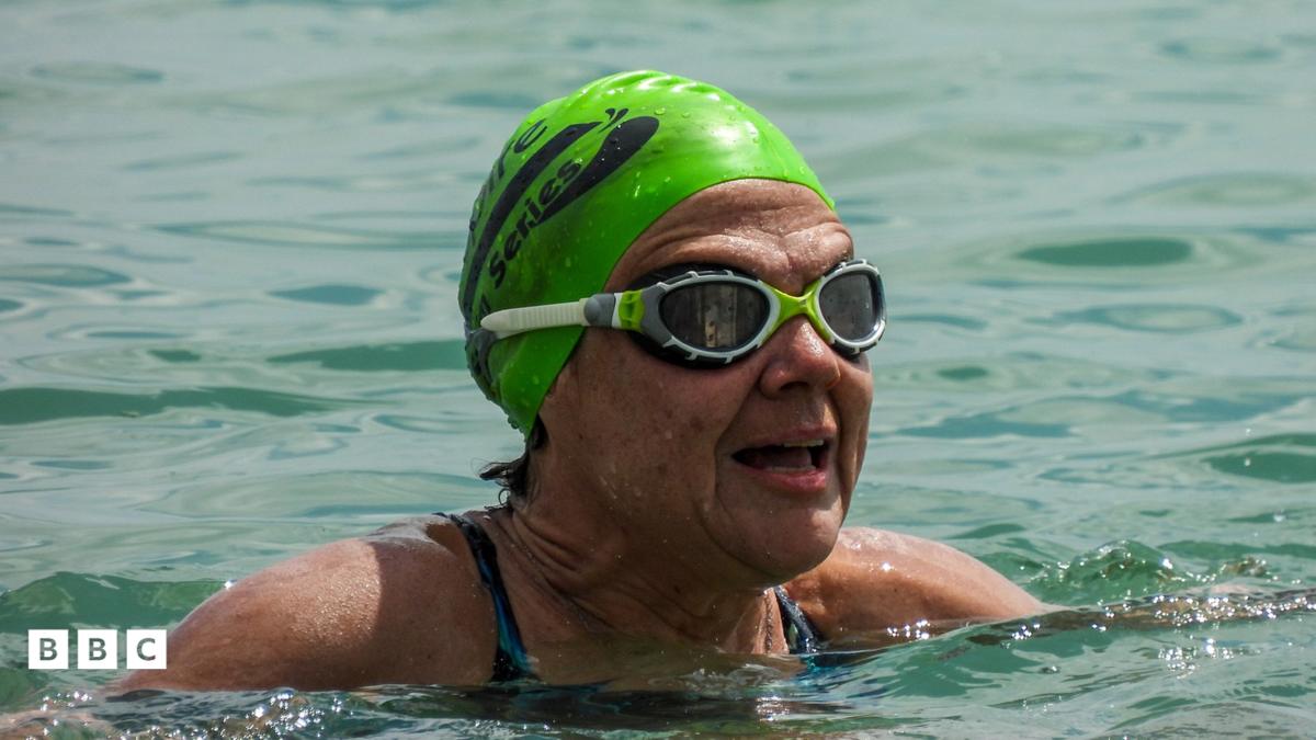 English Channel: This swimmer could soon make history - BBC Newsround