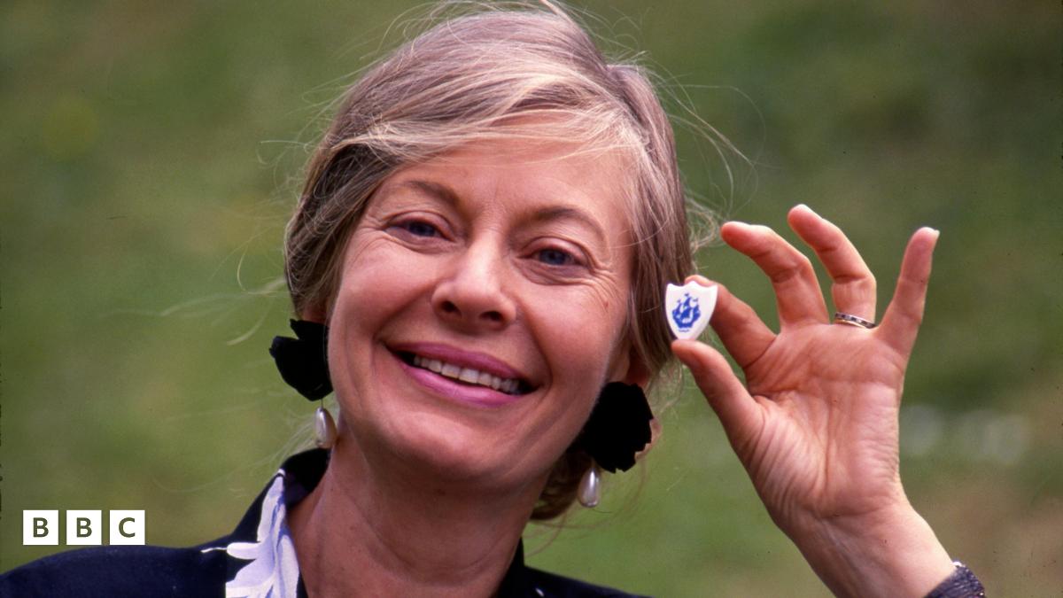 Biddy Baxter: Tributes paid to Blue Peter legend - BBC Newsround