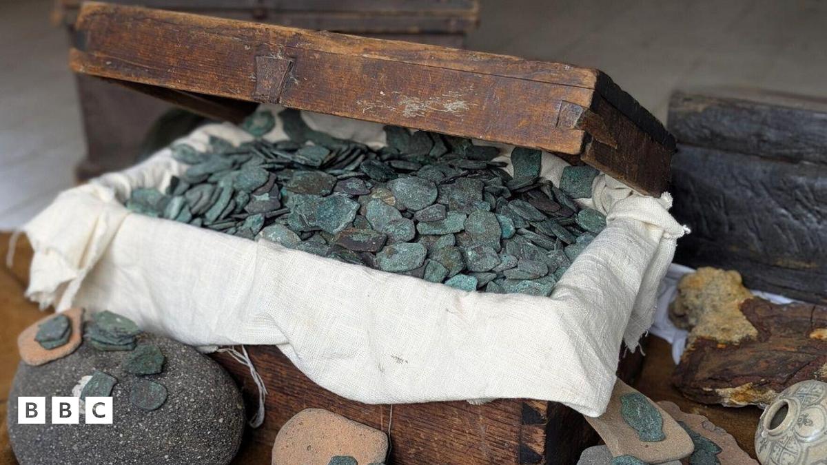 $1 million worth of treasure from shipwreck found in Florida - BBC ...