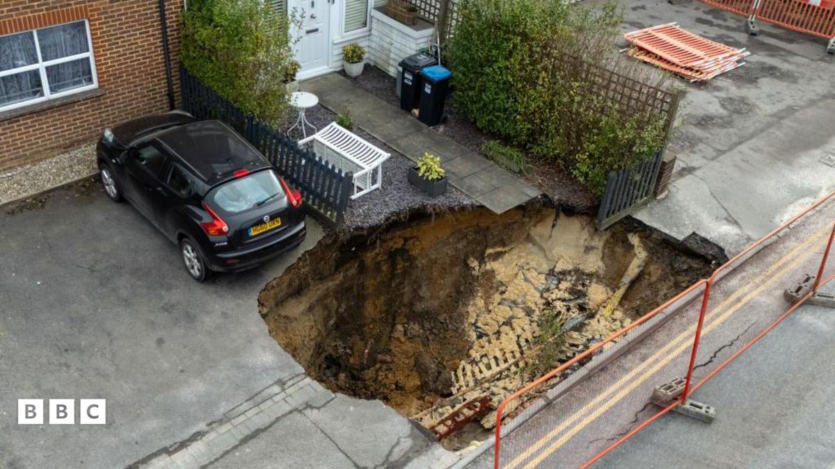 How do you fix a sinkhole? - BBC Newsround