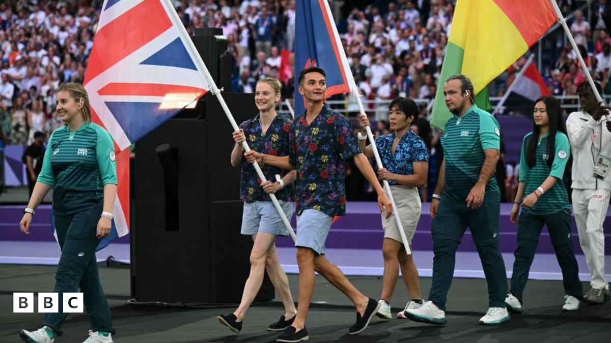 Paris 2024: Best pictures from the closing ceremony - BBC Newsround