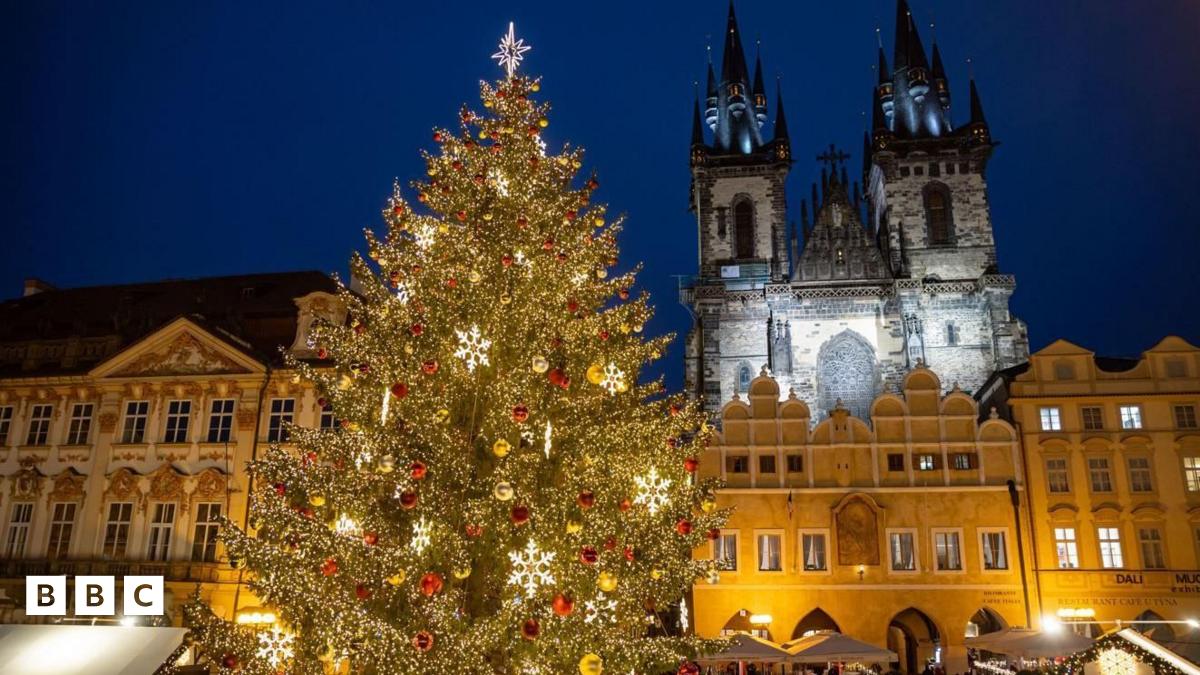 Christmas displays from around the world - BBC Newsround