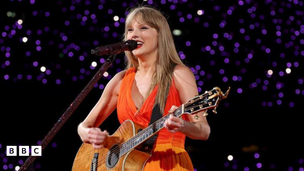 Taylor Swift's personal items to go on display at the V&A - BBC Newsround