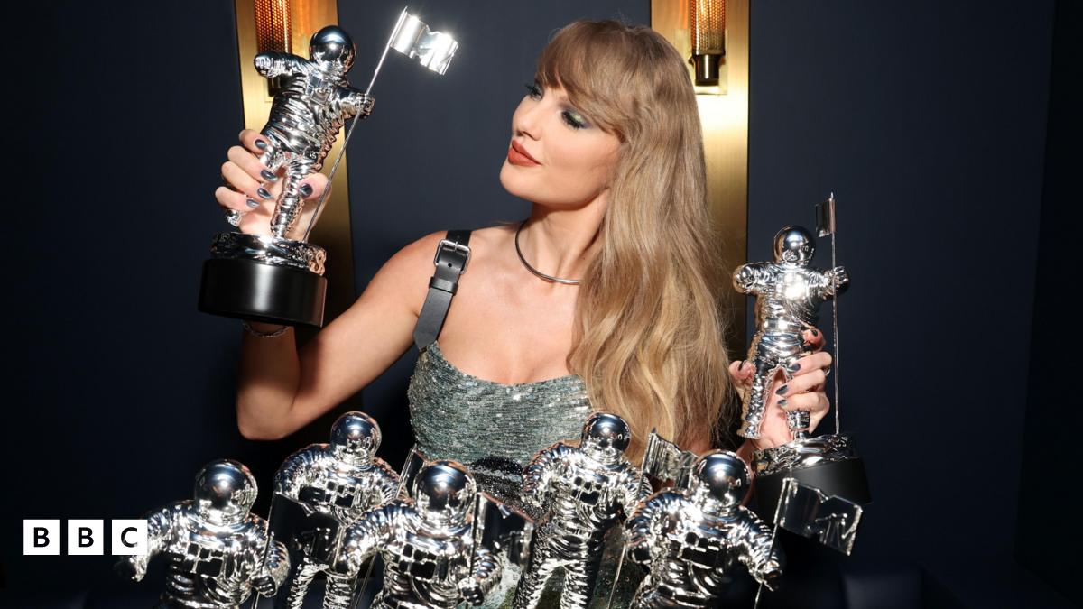 MTV Awards: Taylor Swift becomes biggest ever VMA winner - BBC Newsround
