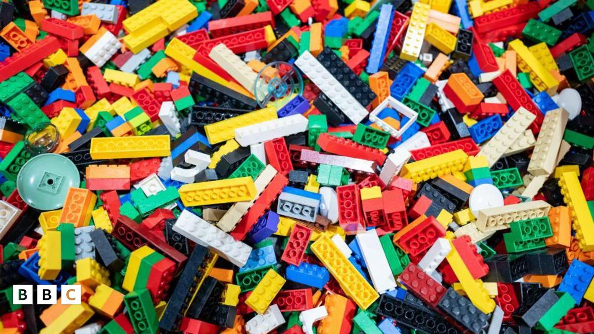 Plastic pollution: Lego on track for sustainable bricks by 2032 - BBC ...