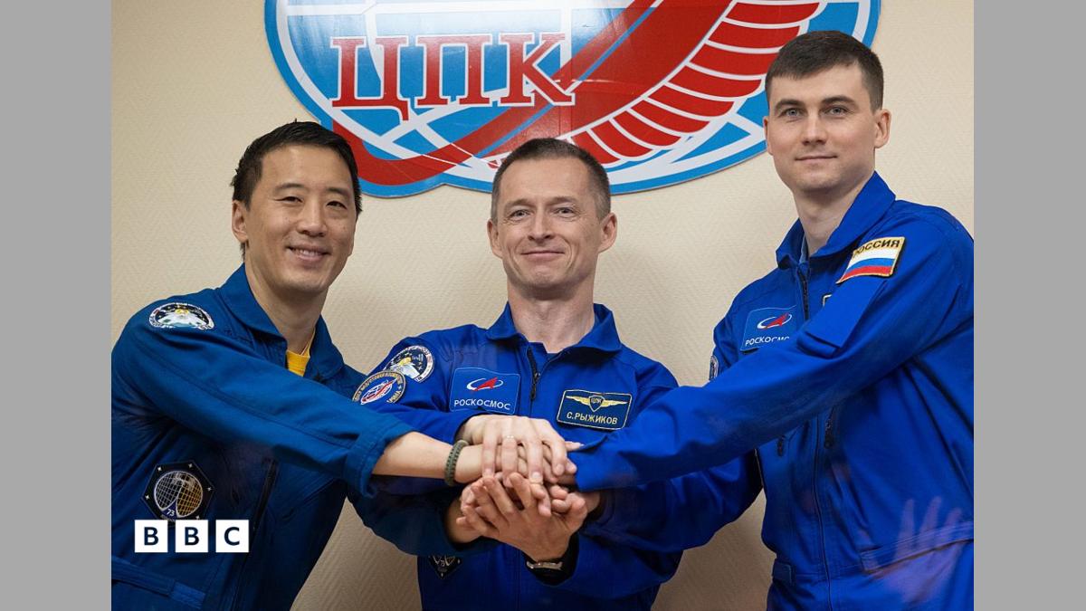 Astronaut and cosmonauts return safely to earth - BBC Newsround