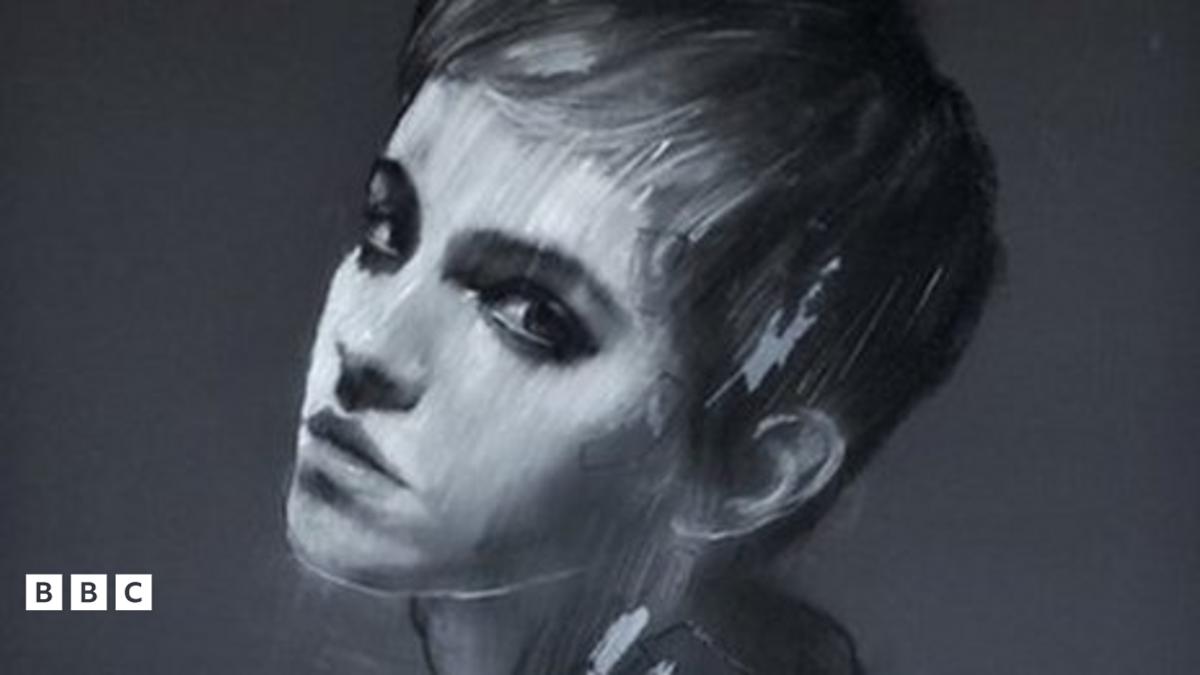 Exhibition of amazing Emma Watson pictures - BBC Newsround